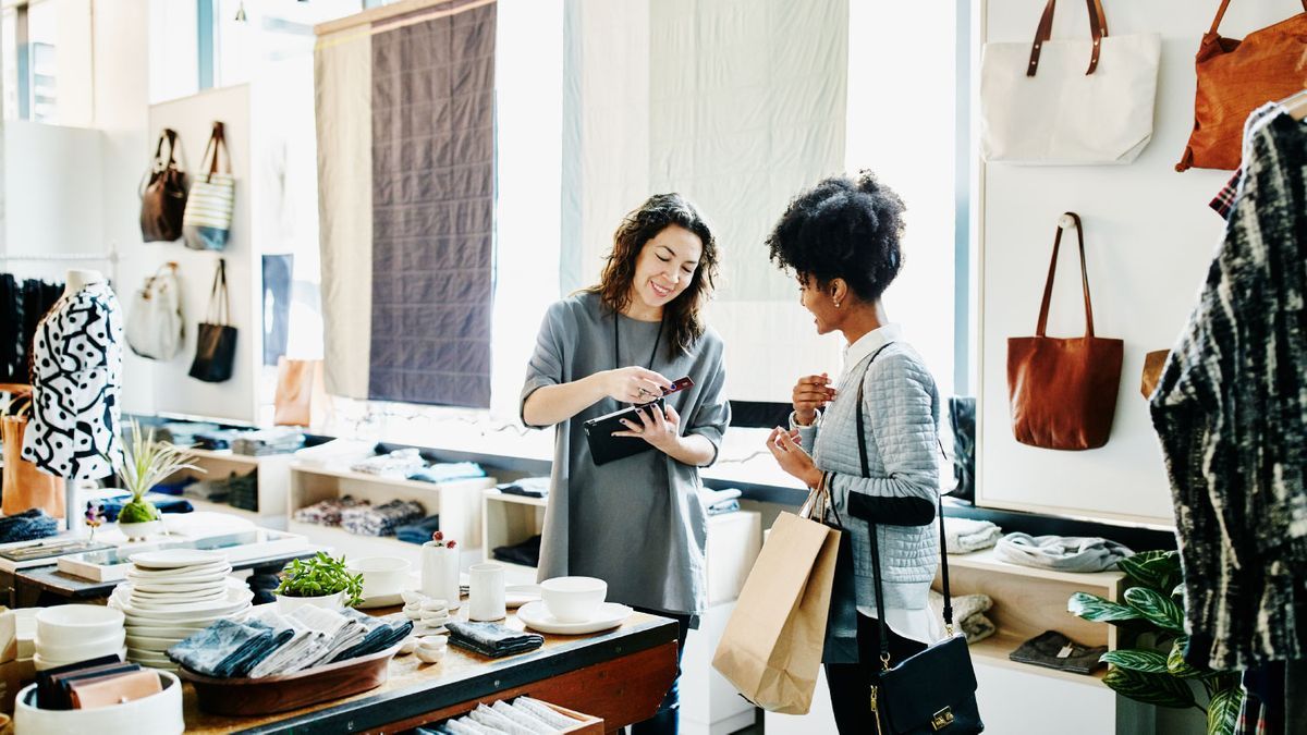 Retail Sales Staff Training: Benefits, Tips and More