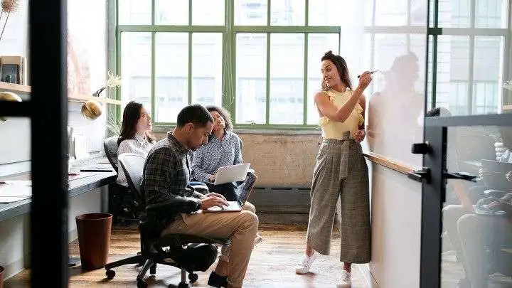 What Are the Qualities of a Born Leader?