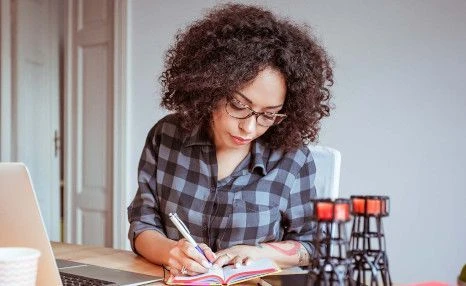 Setting a Team Vision (With 6 Examples)