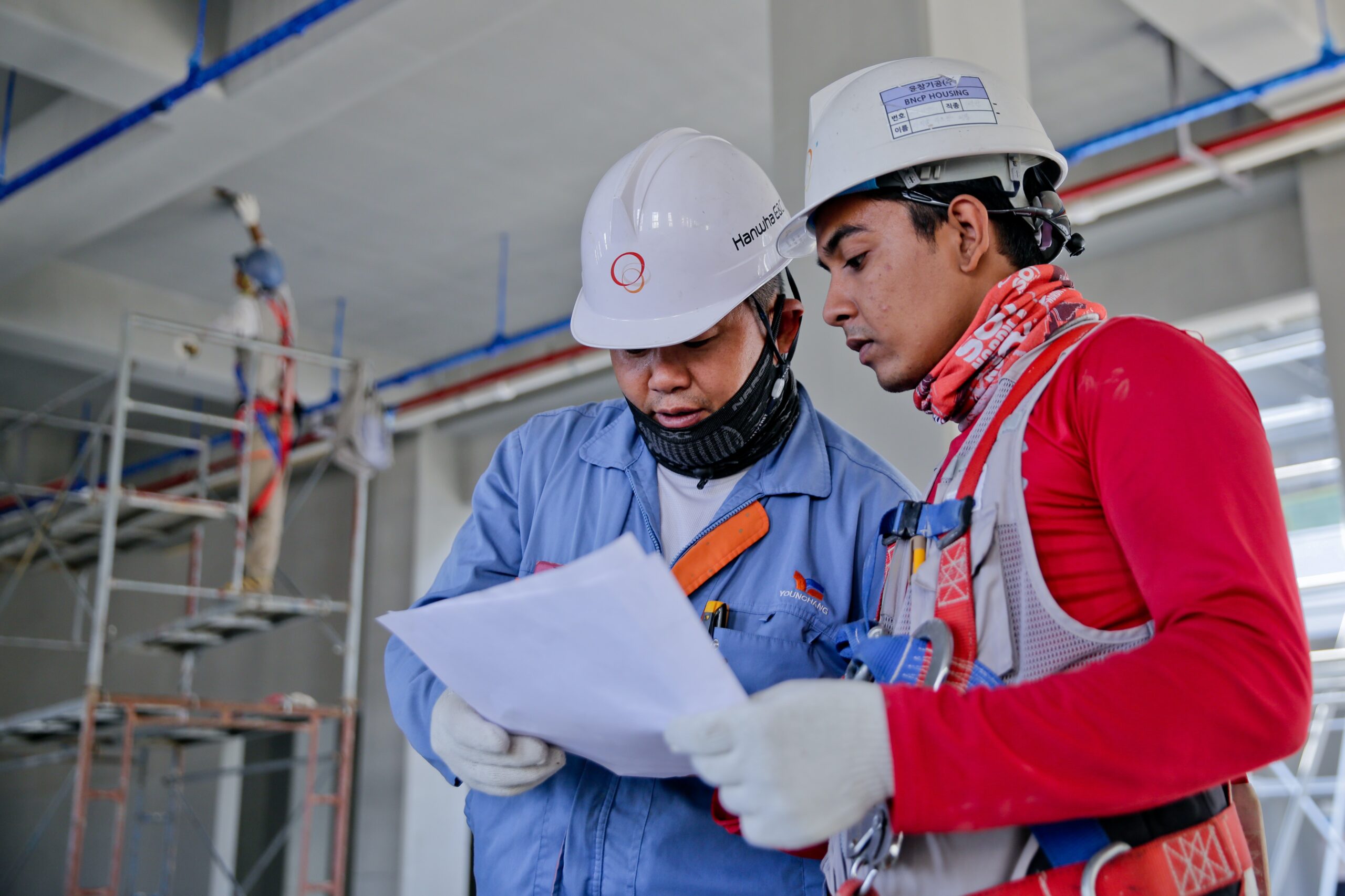Blue Collar Vs. White Collar for Managers