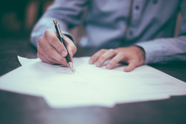 How to Respond to Job Application Emails (With 3 Templates)