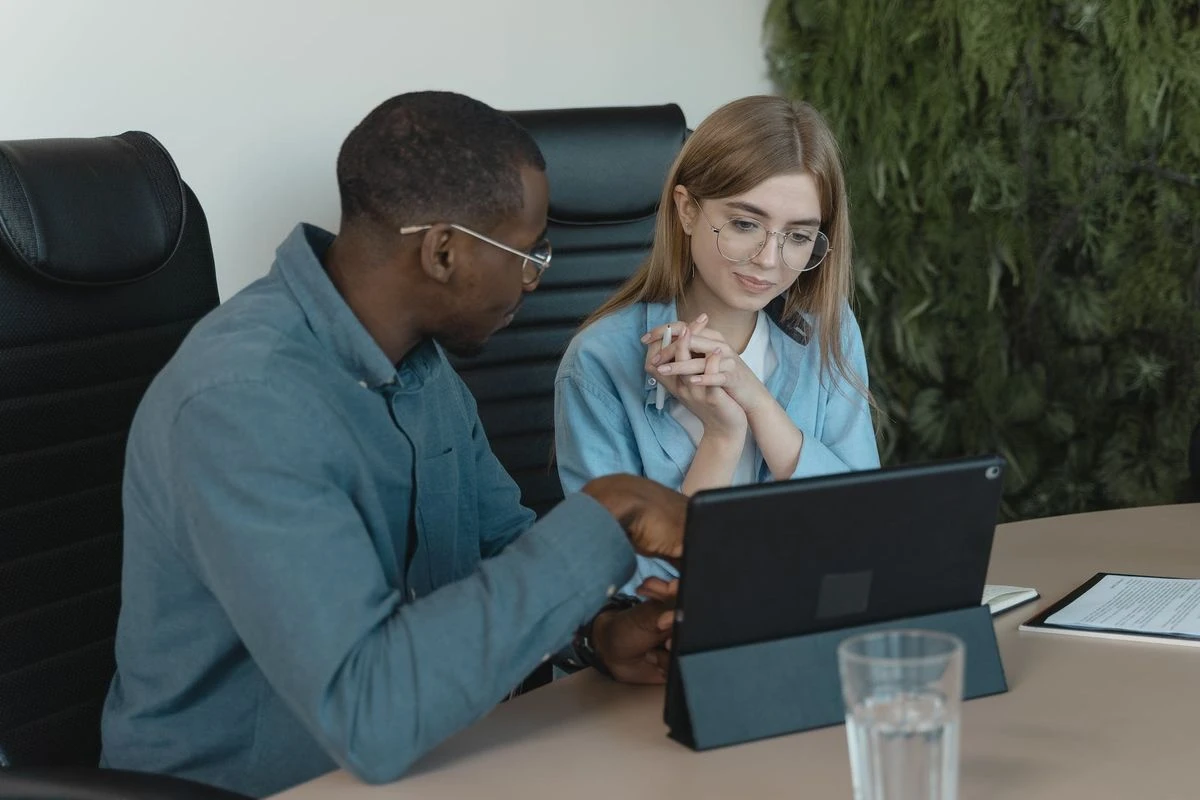 What Is Quiet Hiring? A Guide to the Pros and Cons and How It Differs ...