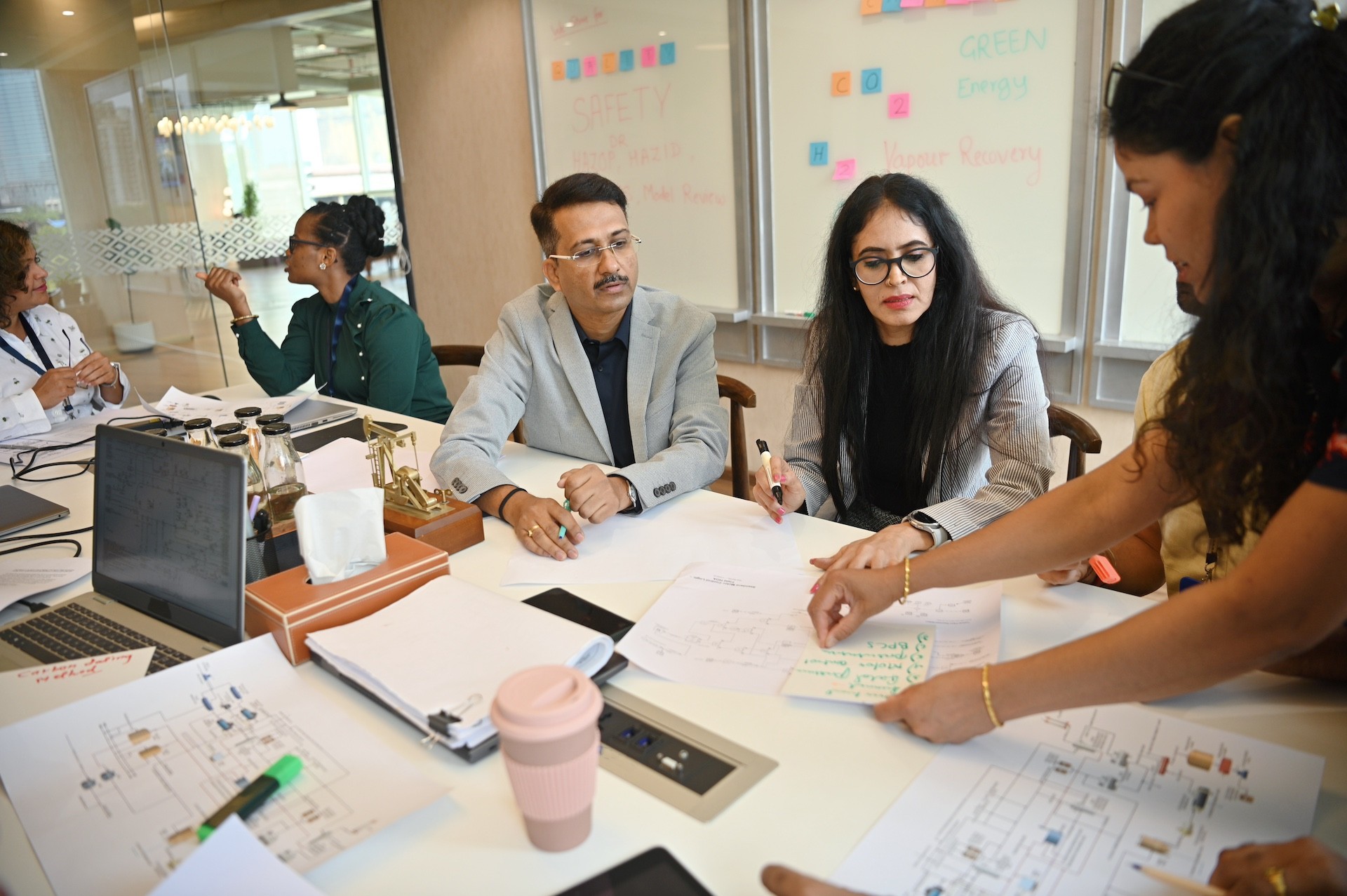 What Is the Lewin’s Model for Change Management? (With Step-By-Step Guide)